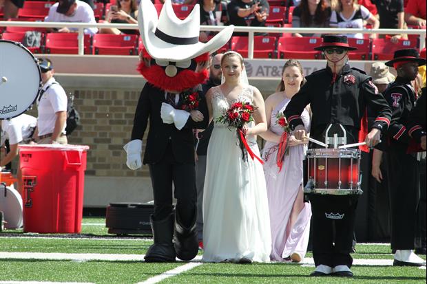 This Texas Tech Couple Got Married On Field At Halftime With Big/Odd ...